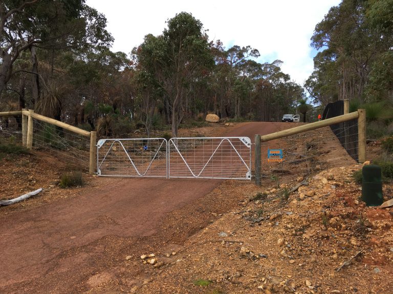 Farm Gates Perth | All Sizes Including Entrance Gates | Bears Fencing